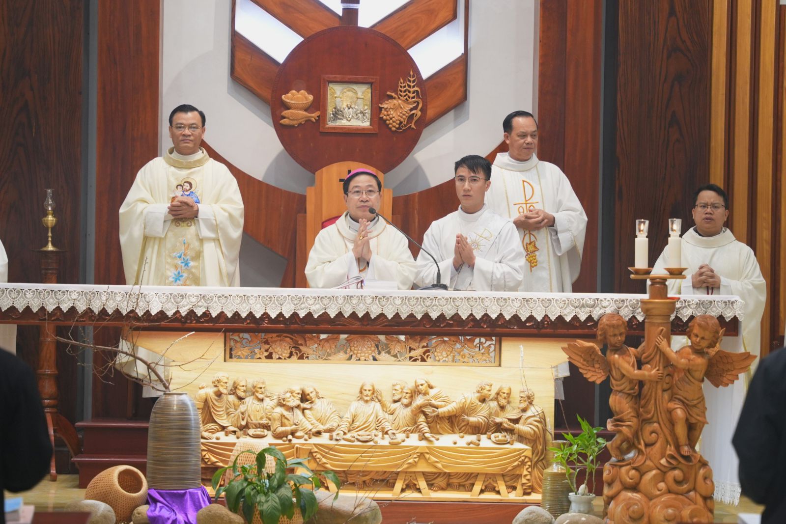 Thánh lễ kỷ niệm 88 năm thành lập Giáo phận và kỷ niệm 28 năm ngày thụ phong Linh mục của Đức ...